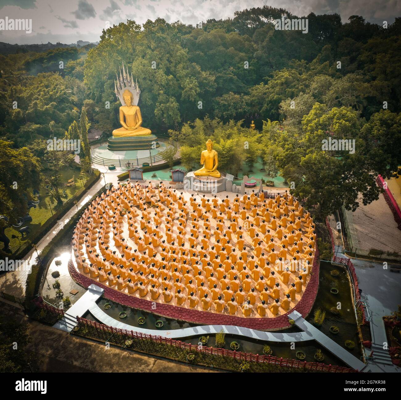 Wat Chak Yai temple, golden buddha and hundreds of monks, in ...
