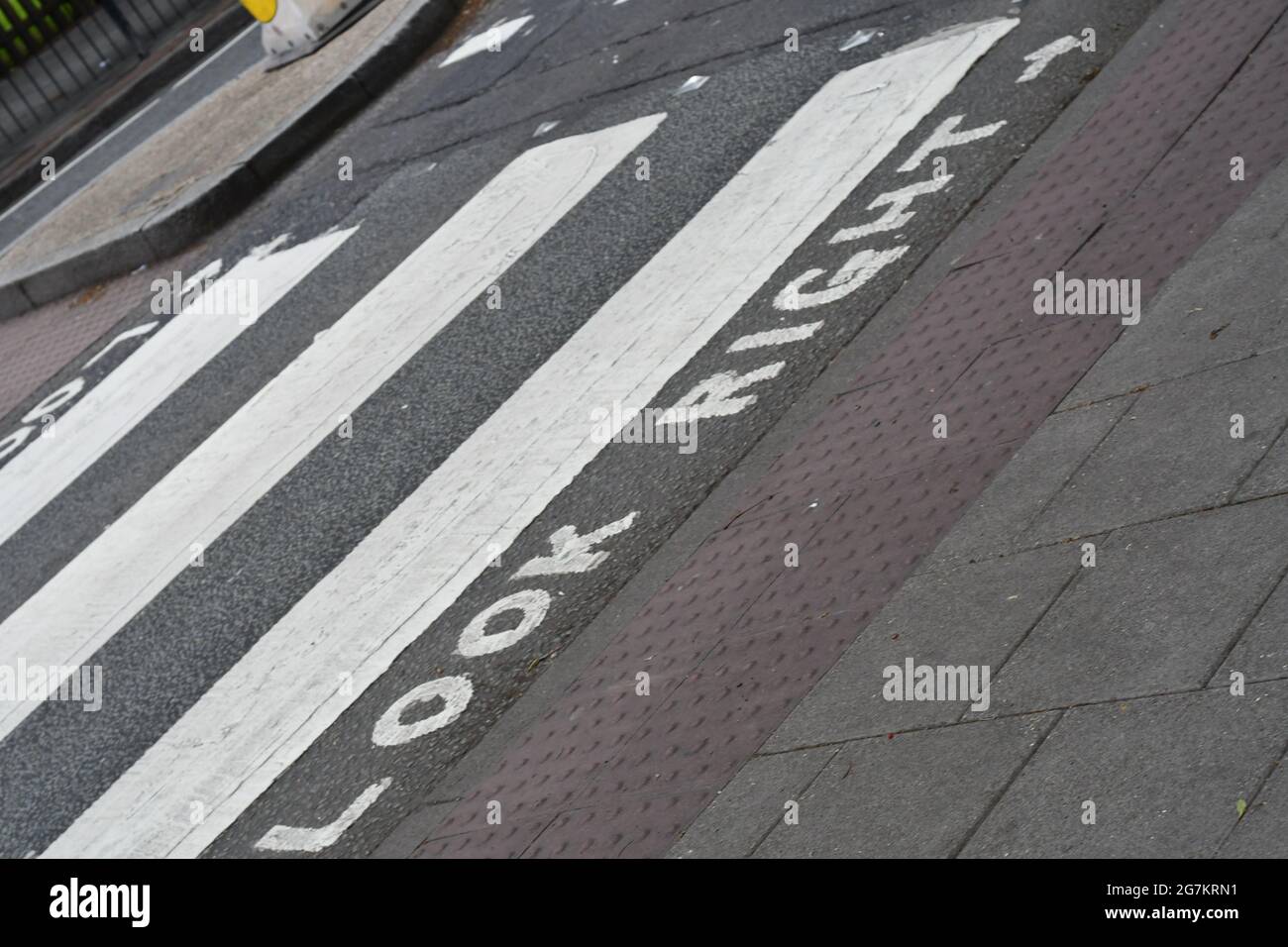 Right angle crossing hi-res stock photography and images - Alamy