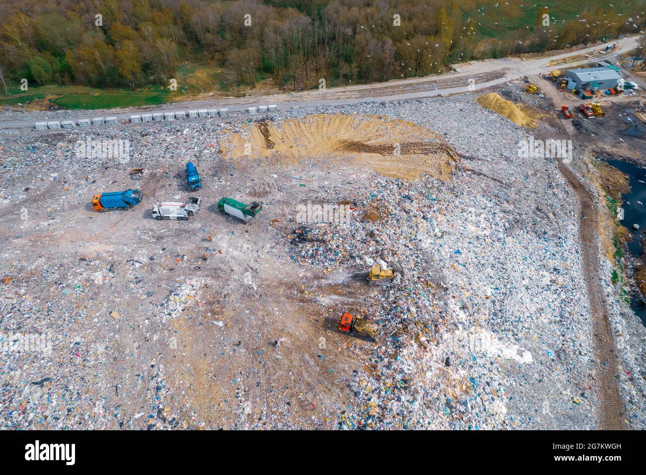 Truck brought household waste landfill, no recycling and separation ...