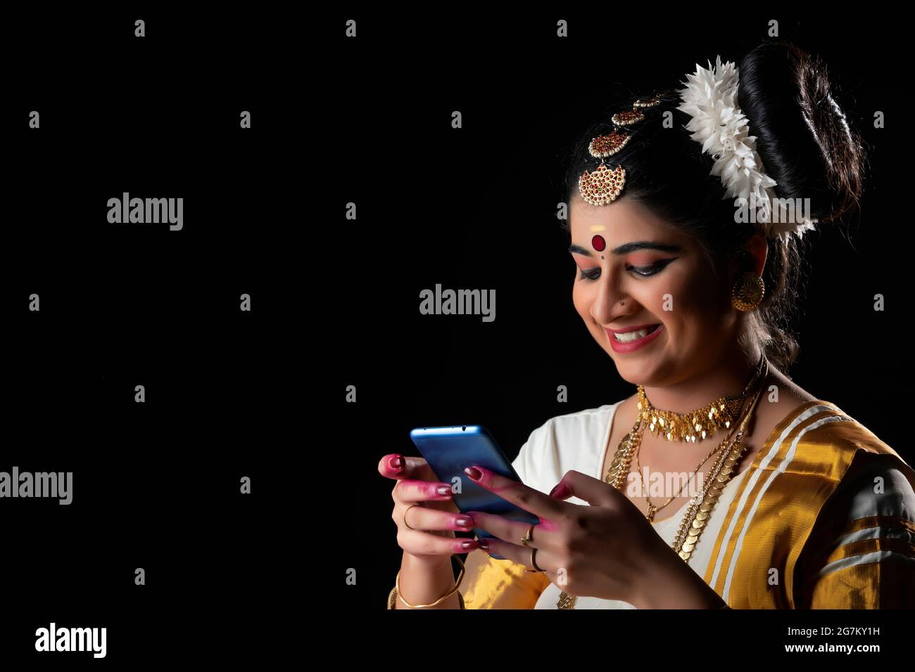 Smiling while texting hi-res stock photography and images - Alamy
