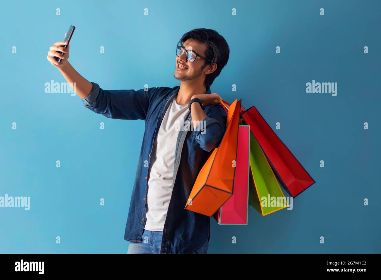 Person clicking photograph hi-res stock photography and images - Alamy