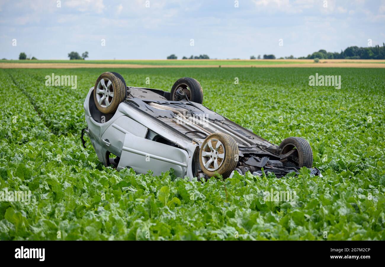 Upside down car hi-res stock photography and images - Alamy