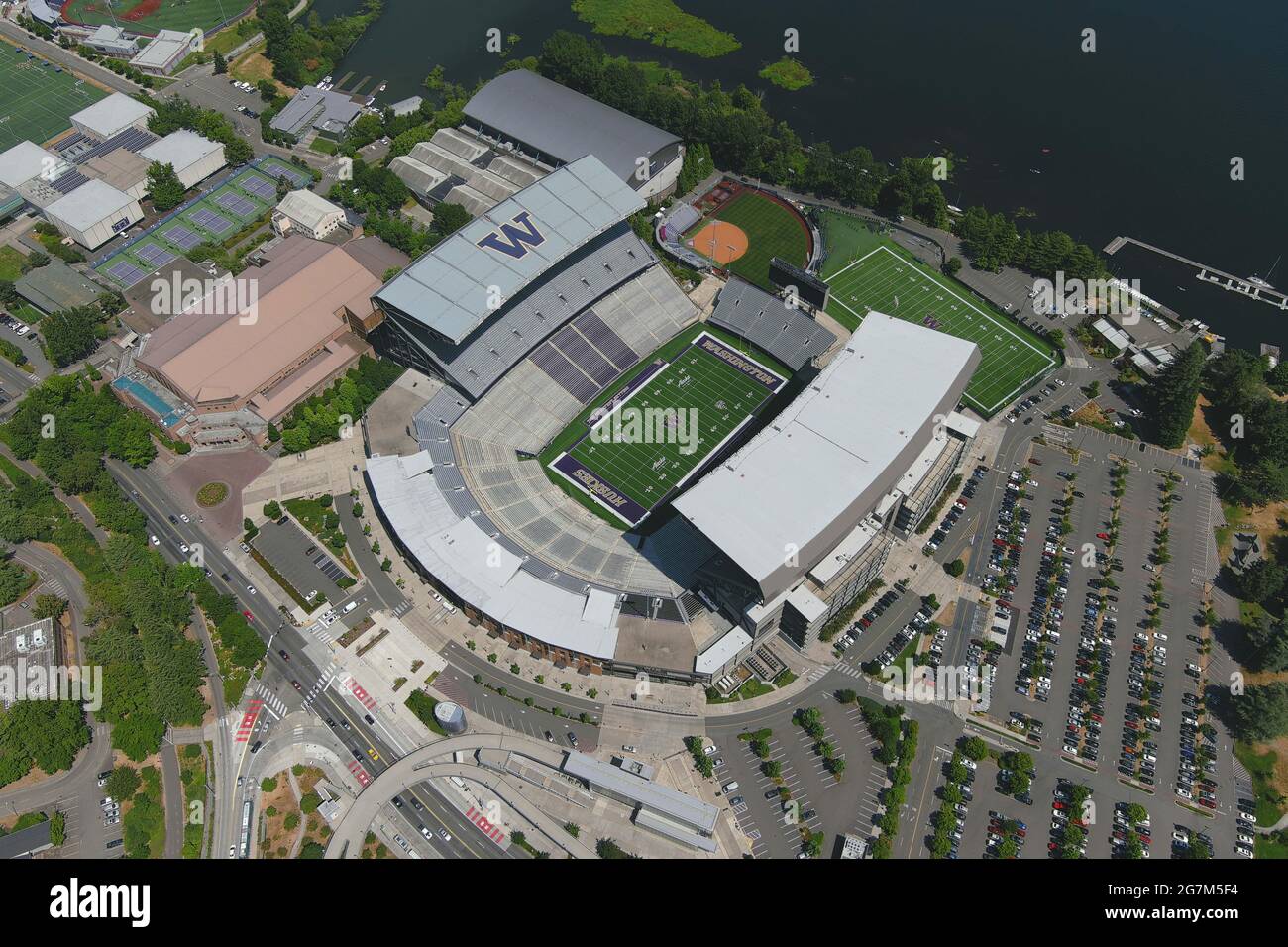 Husky stadium lake view hi-res stock photography and images - Alamy