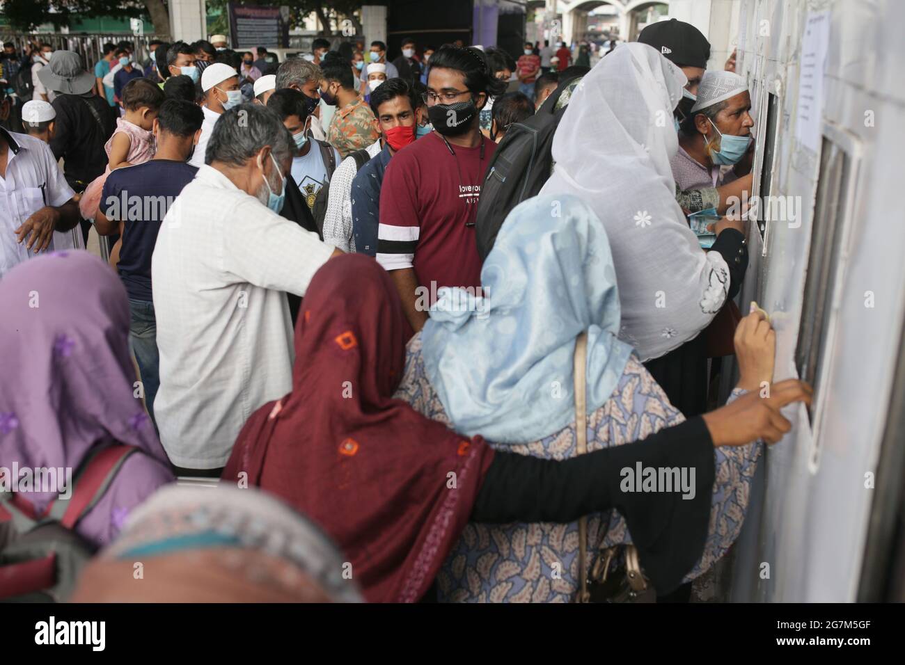 Dhaka, Bangladesh. 15th July, 2021. Passengers crowd in front of a ...