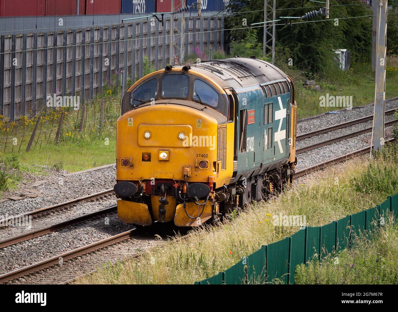 Class 37 - 37402 "Stephen Middlemore" running light at DIRFT Stock ...