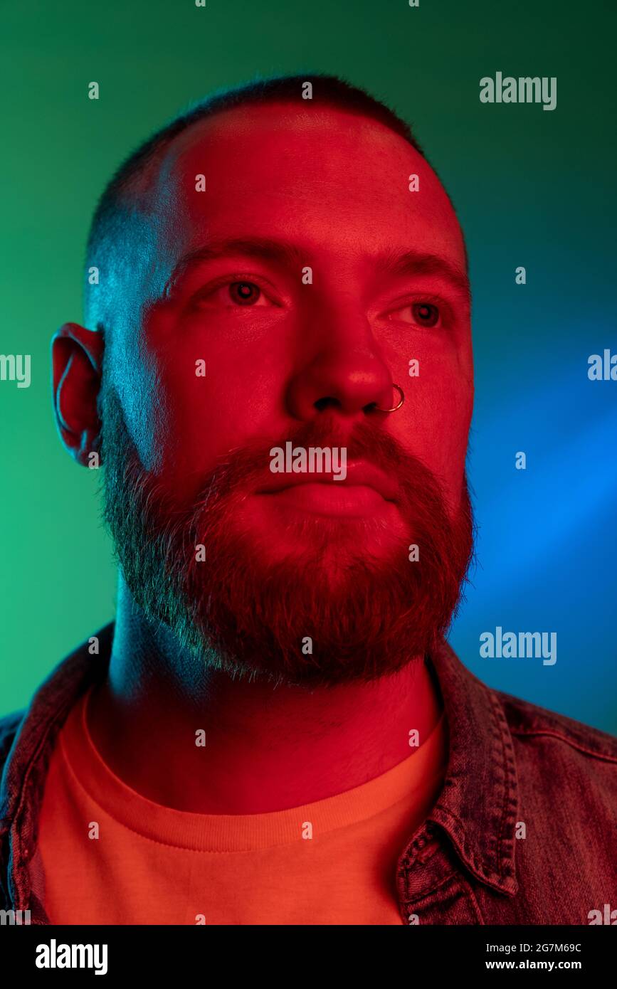Close up portrait of young caucasian bearded man isolated on gradient ...