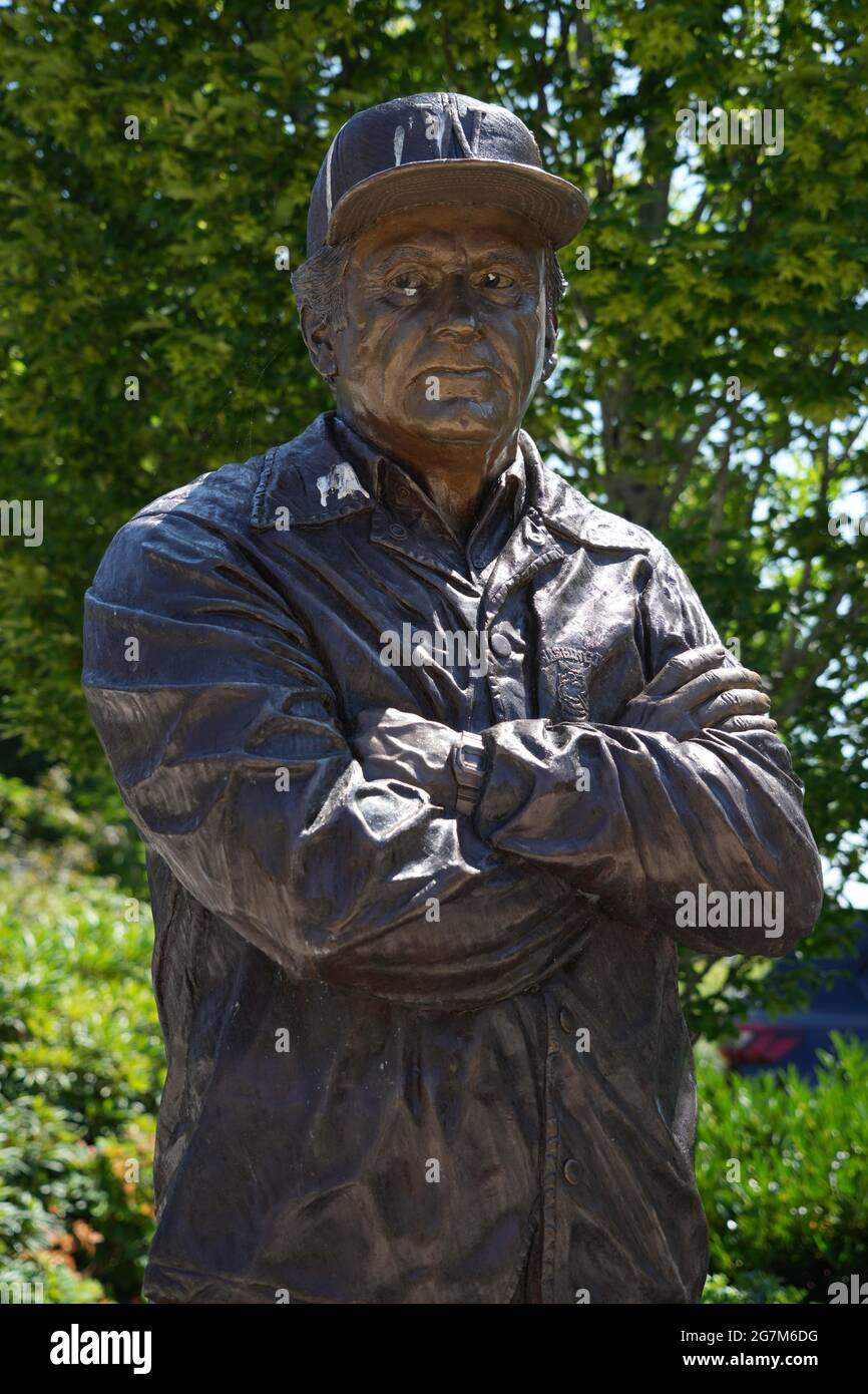 A statue of former Washington Huskies coach Don James at Husky Stadium ...
