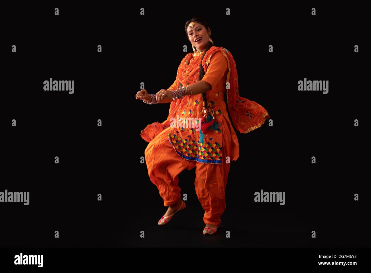 Giddha folk dance hi-res stock photography and images - Alamy