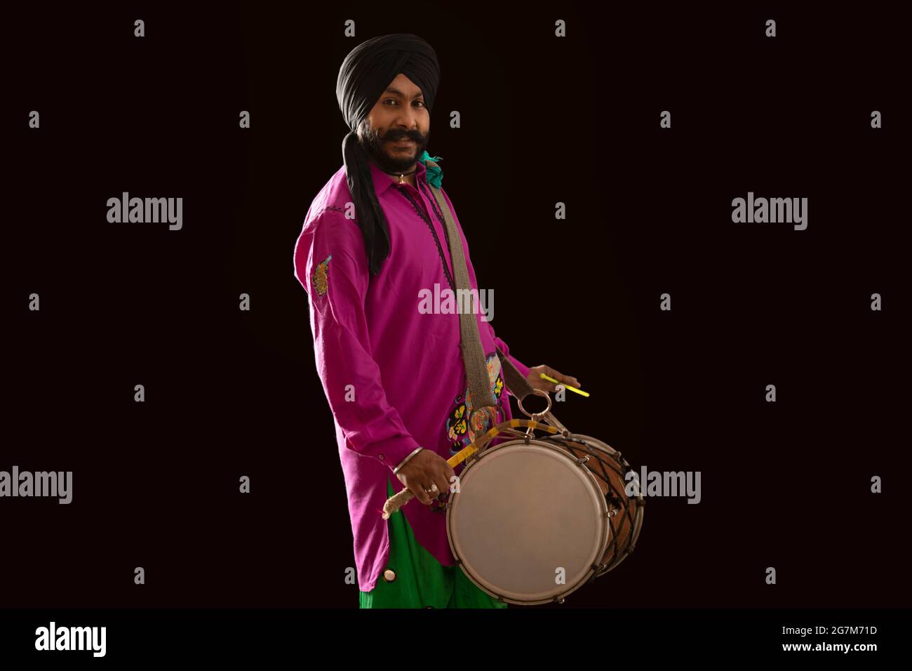 Bhangra dhol hi-res stock photography and images - Alamy
