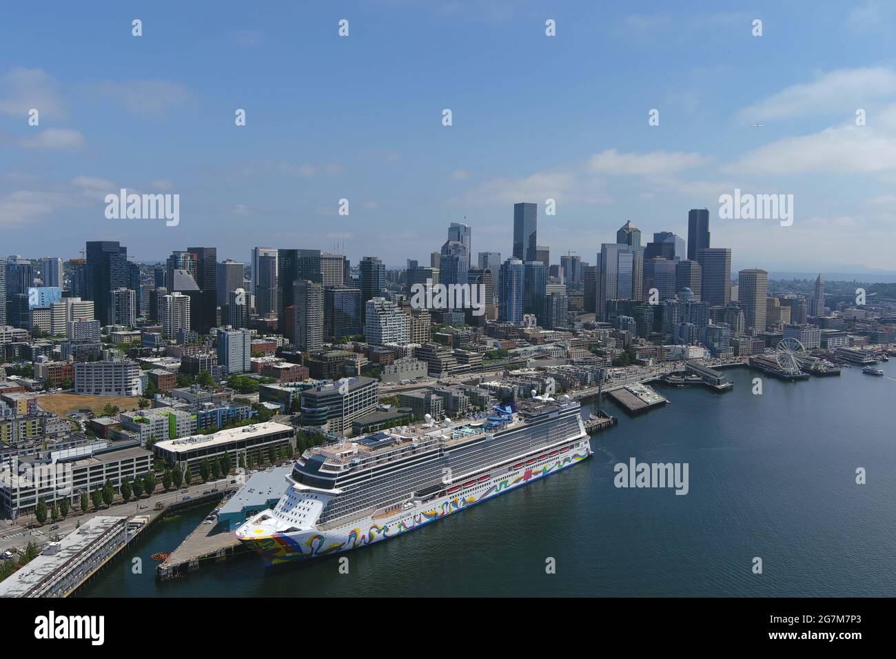 Aerial view downtown seattle hi-res stock photography and images - Alamy