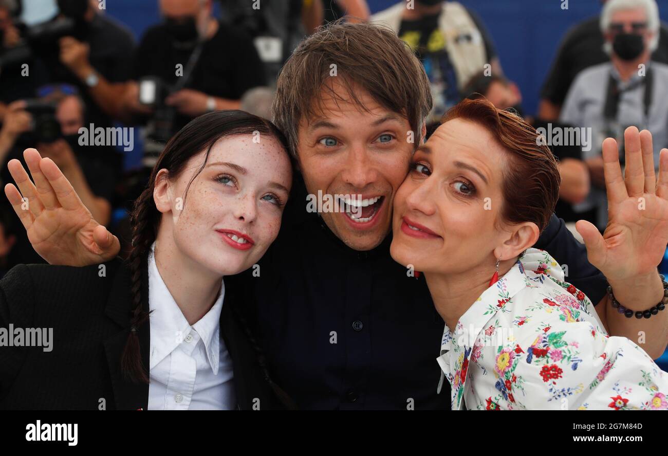 Red rocket sean baker hi-res stock photography and images - Alamy