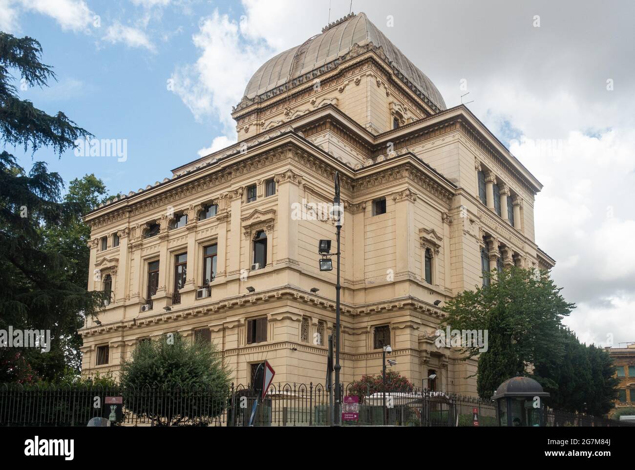 Rome, Italy - July 2021 : Jewish Ghetto Great Synagogue Stock Photo - Alamy