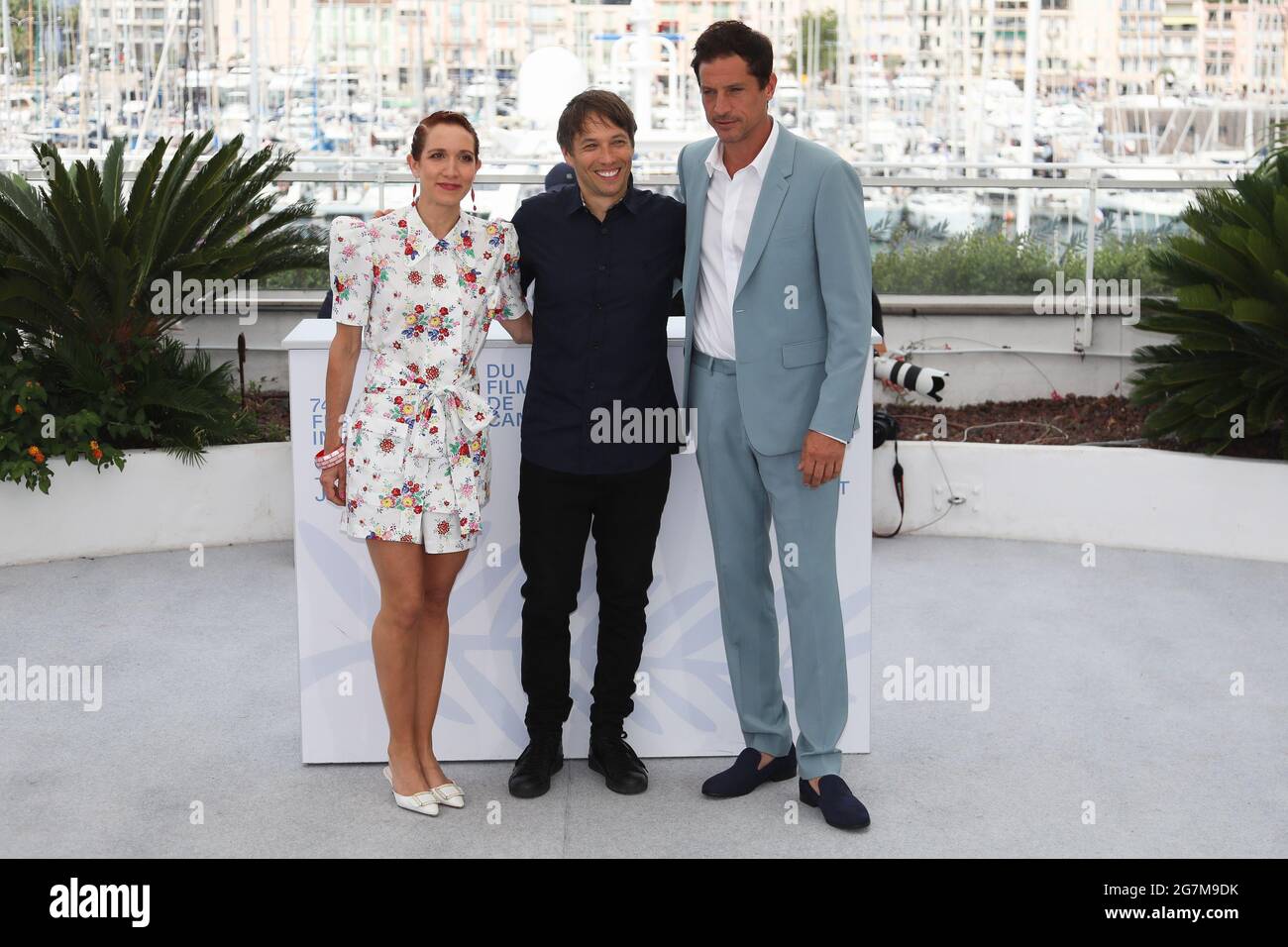 Red rocket sean baker hi-res stock photography and images - Alamy