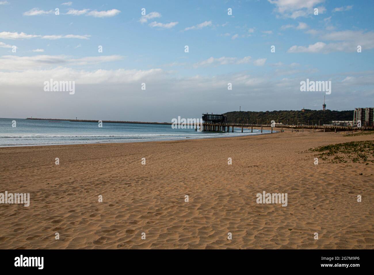 Durban beach with pier and bluff in background Stock Photo - Alamy