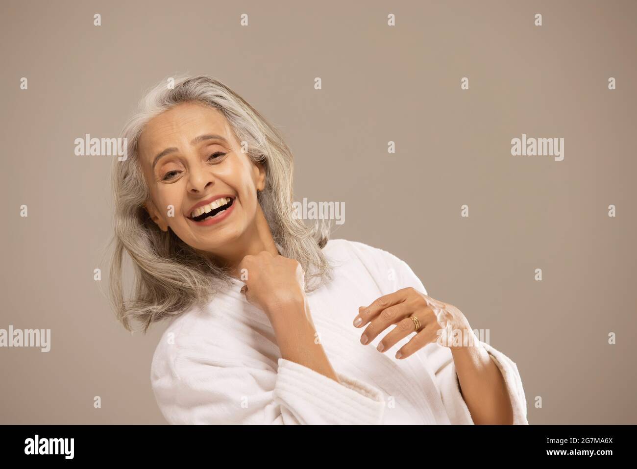 White robe hi-res stock photography and images - Alamy