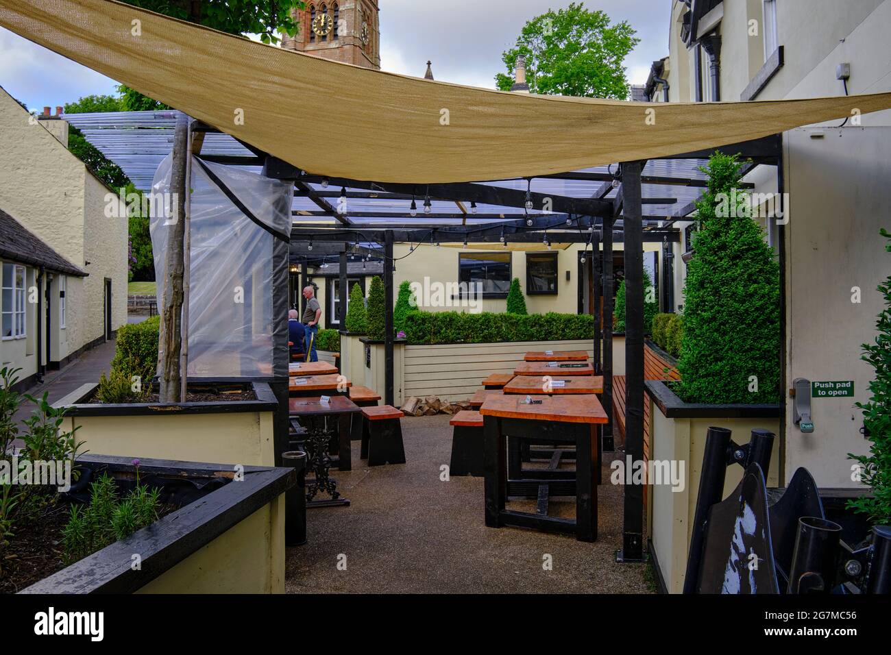 Covered outdoor eating area hi-res stock photography and images - Alamy