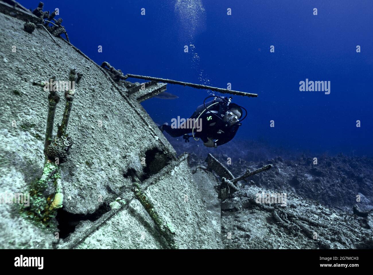 Descending dive hi-res stock photography and images - Alamy
