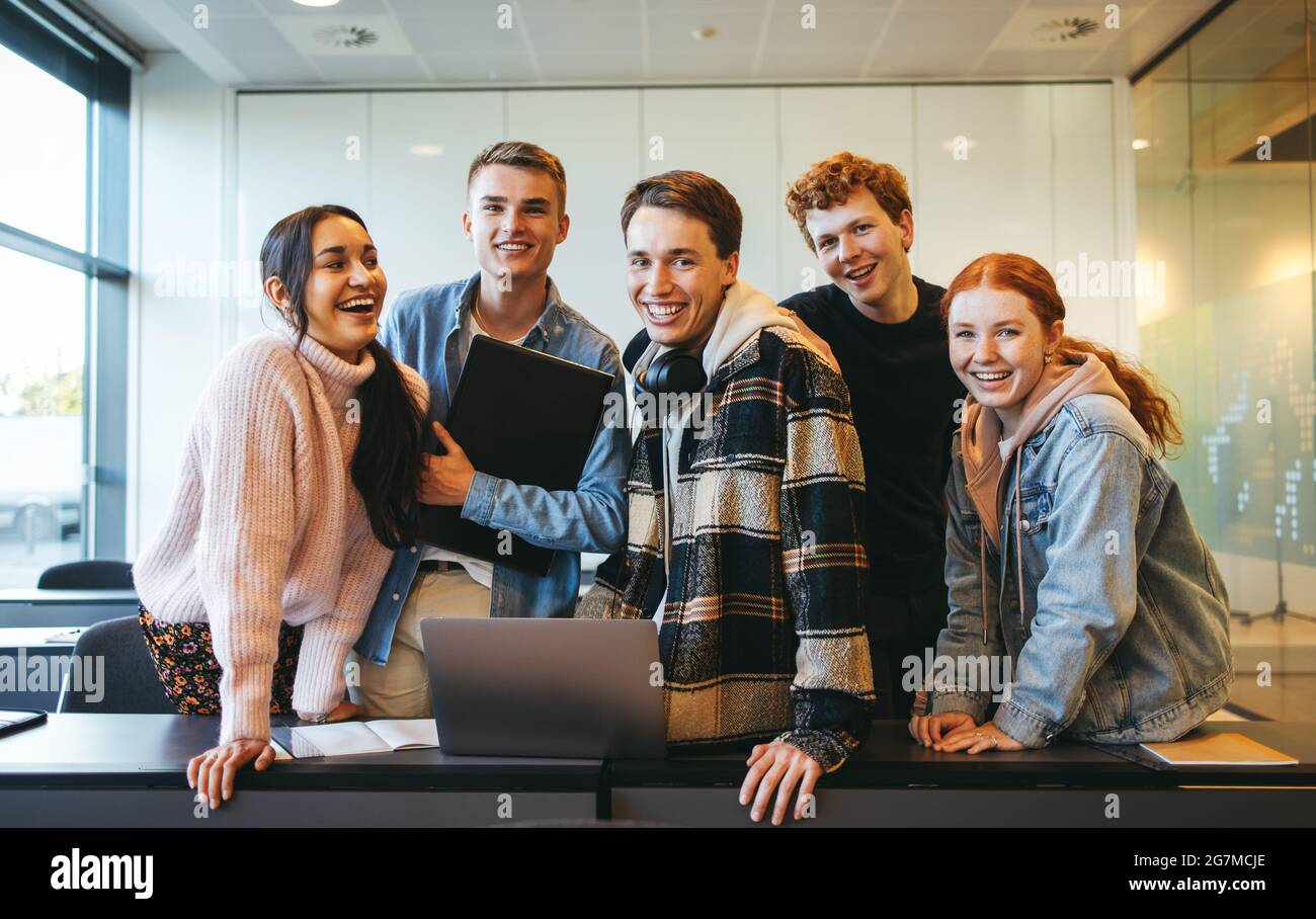 College diverse students classroom hi-res stock photography and images ...