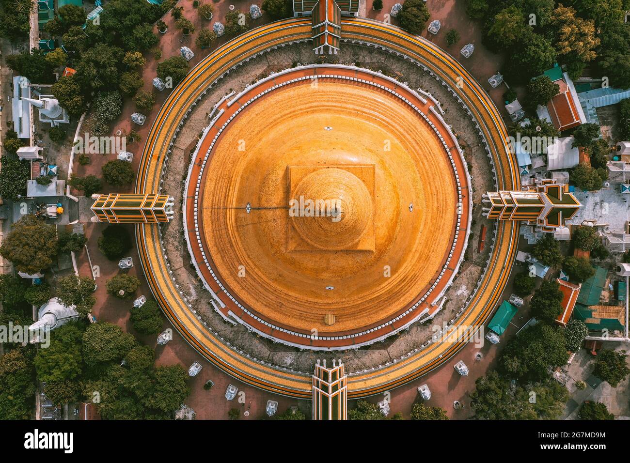 Wat Phra Pathom Chedi Ratchaworamahawihan or Wat Phra Pathommachedi ...
