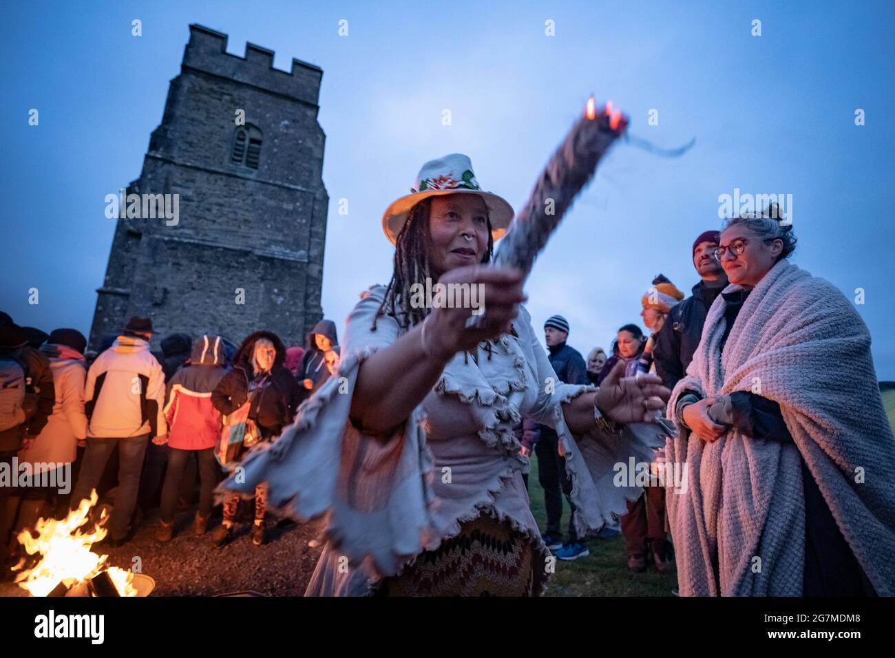 Summer Solstice celebrations on Glastonbury Tor with revellers ...