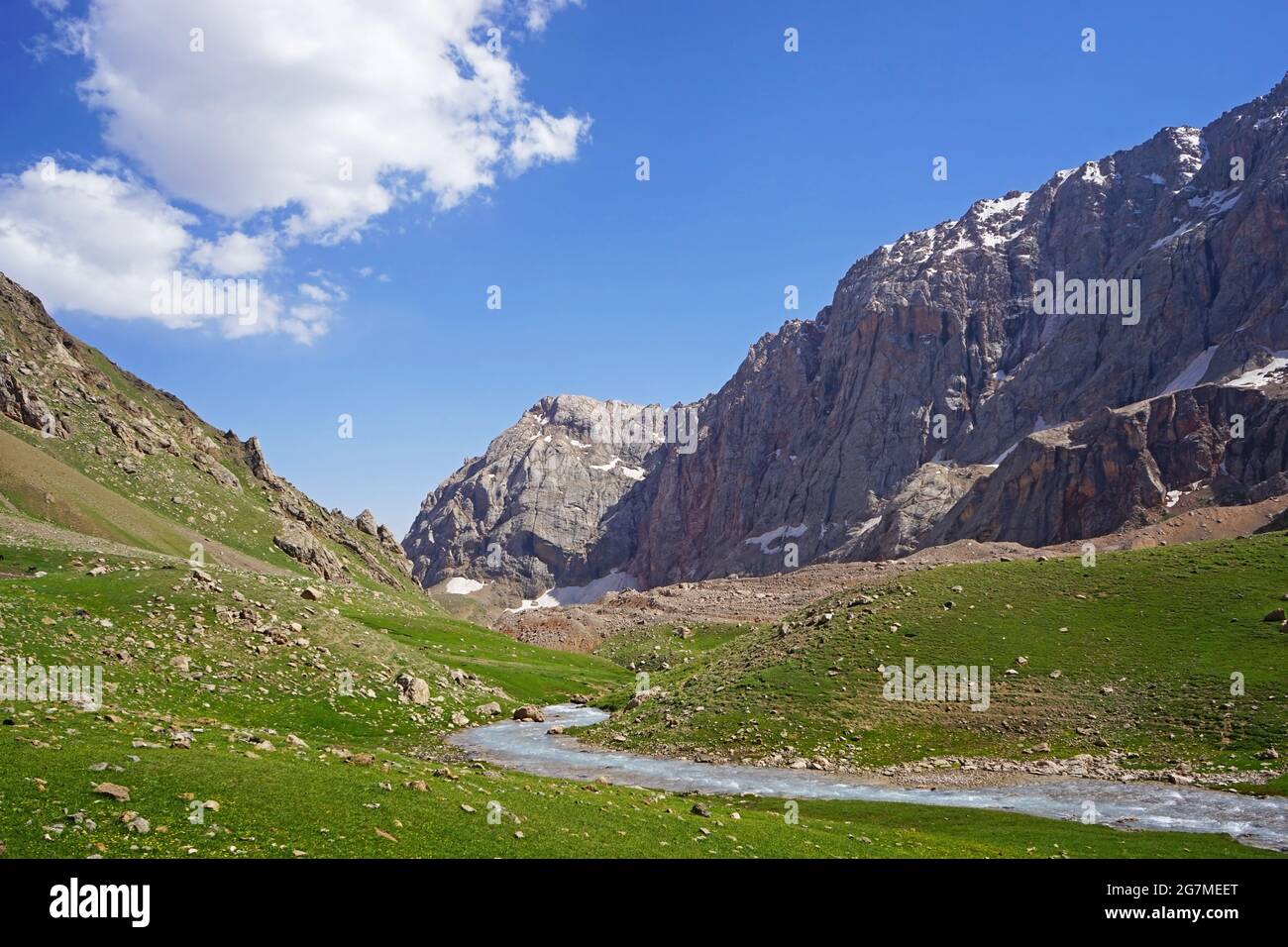 Beautiful mountains and rivers hi-res stock photography and images - Alamy