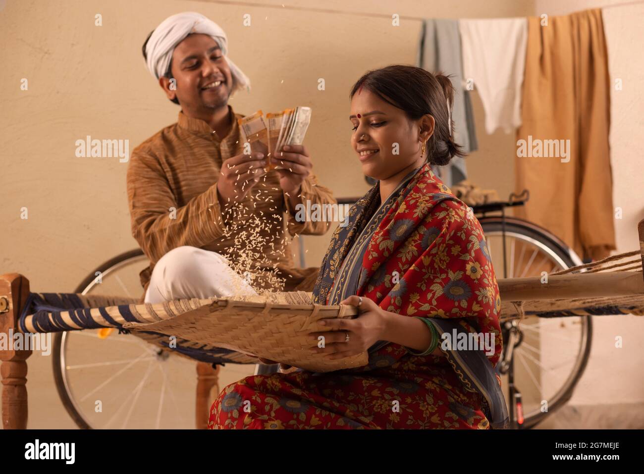 Counting grains of rice hi-res stock photography and images - Alamy