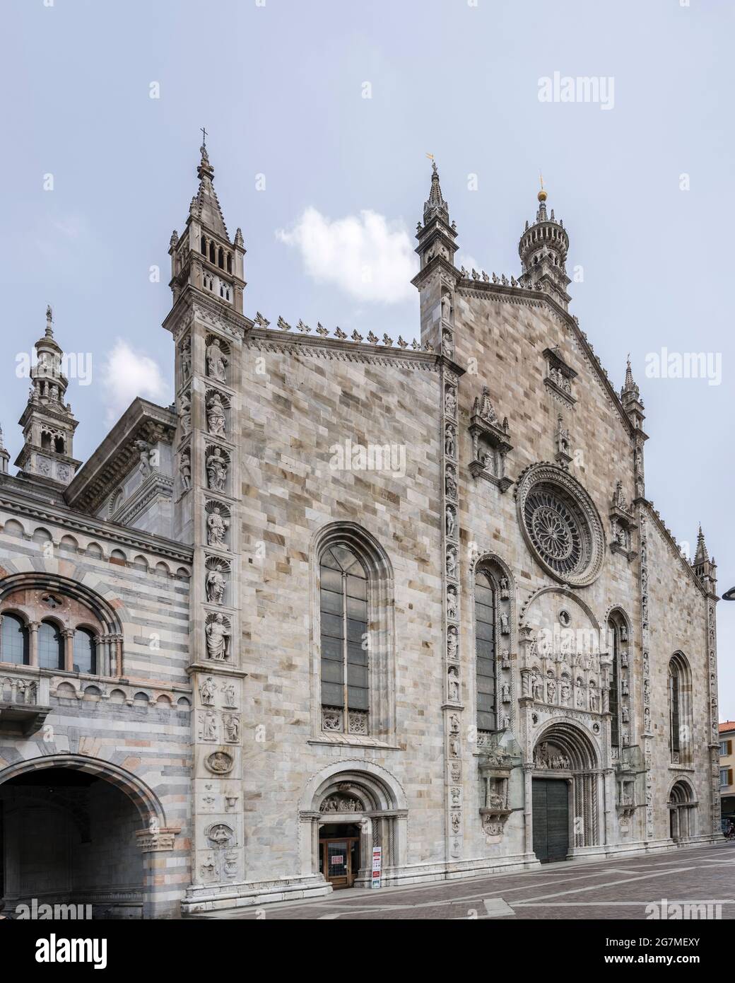 Como cathedral tourism hi-res stock photography and images - Alamy