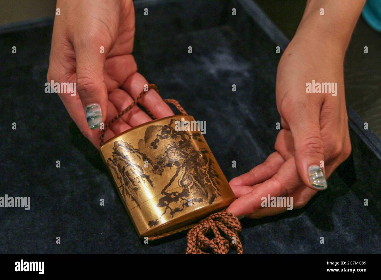 Lacquered gold inro boxes hi-res stock photography and images - Alamy