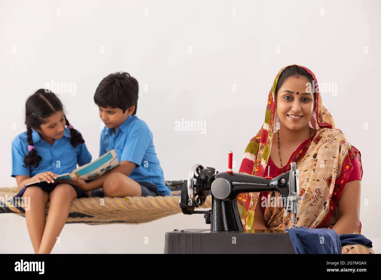 Stitching clothes hi-res stock photography and images - Alamy