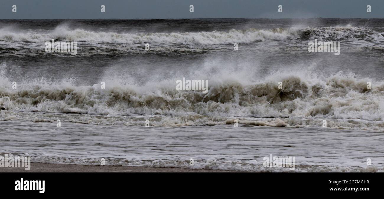 Many waves hi-res stock photography and images - Alamy