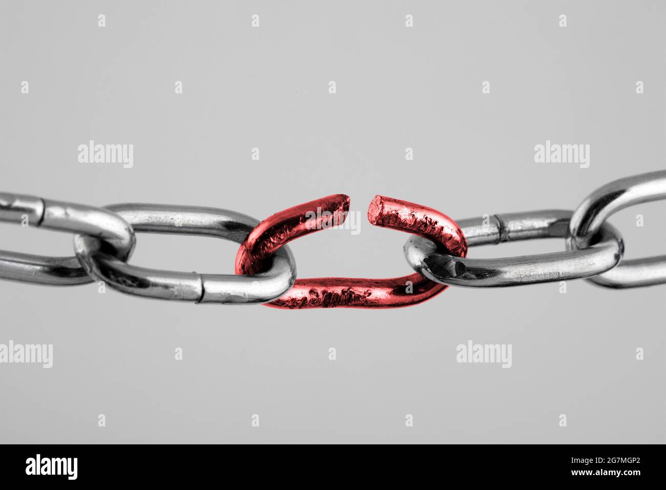 Silver chain with red broken link, concept of freedom Stock Photo - Alamy