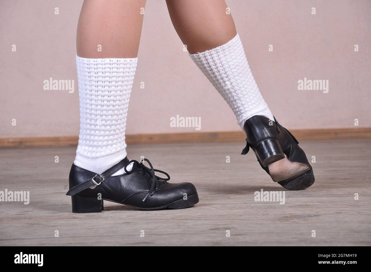 Irish step dancing hi-res stock photography and images - Alamy