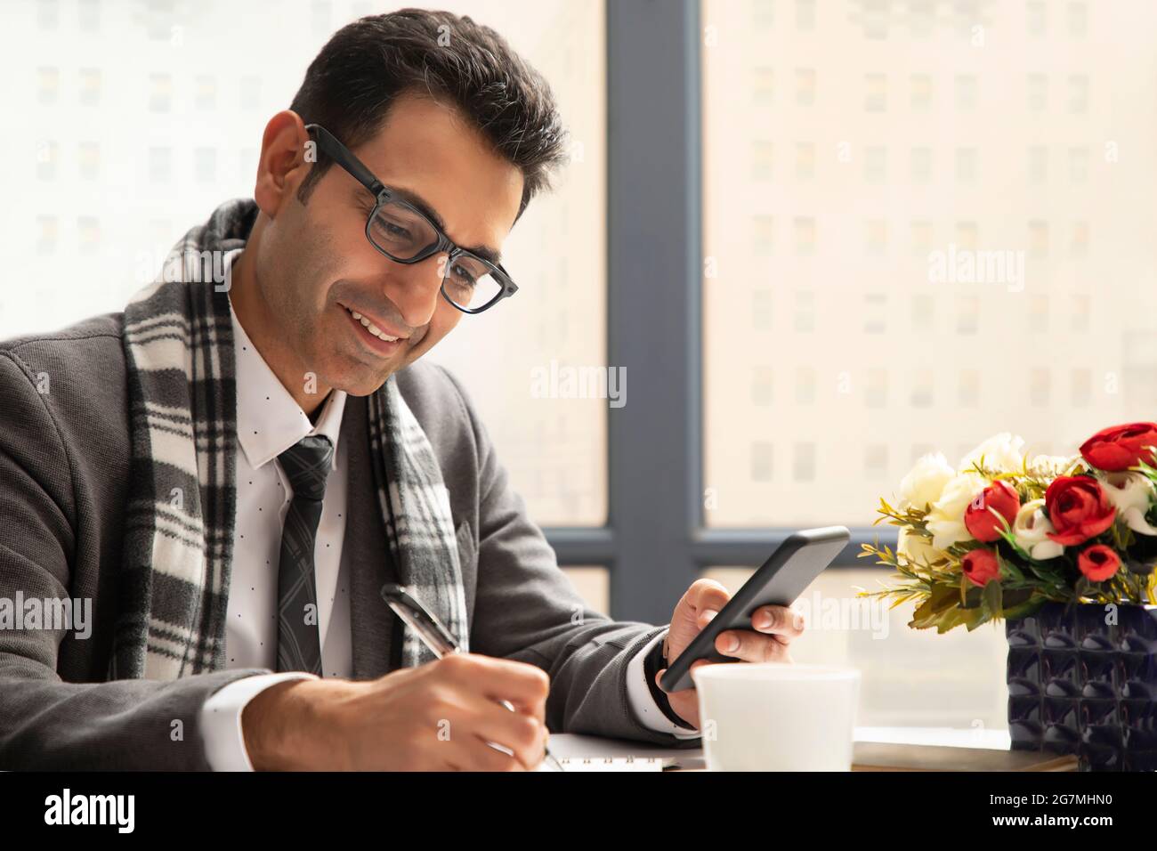 Office smile blur hi-res stock photography and images - Alamy