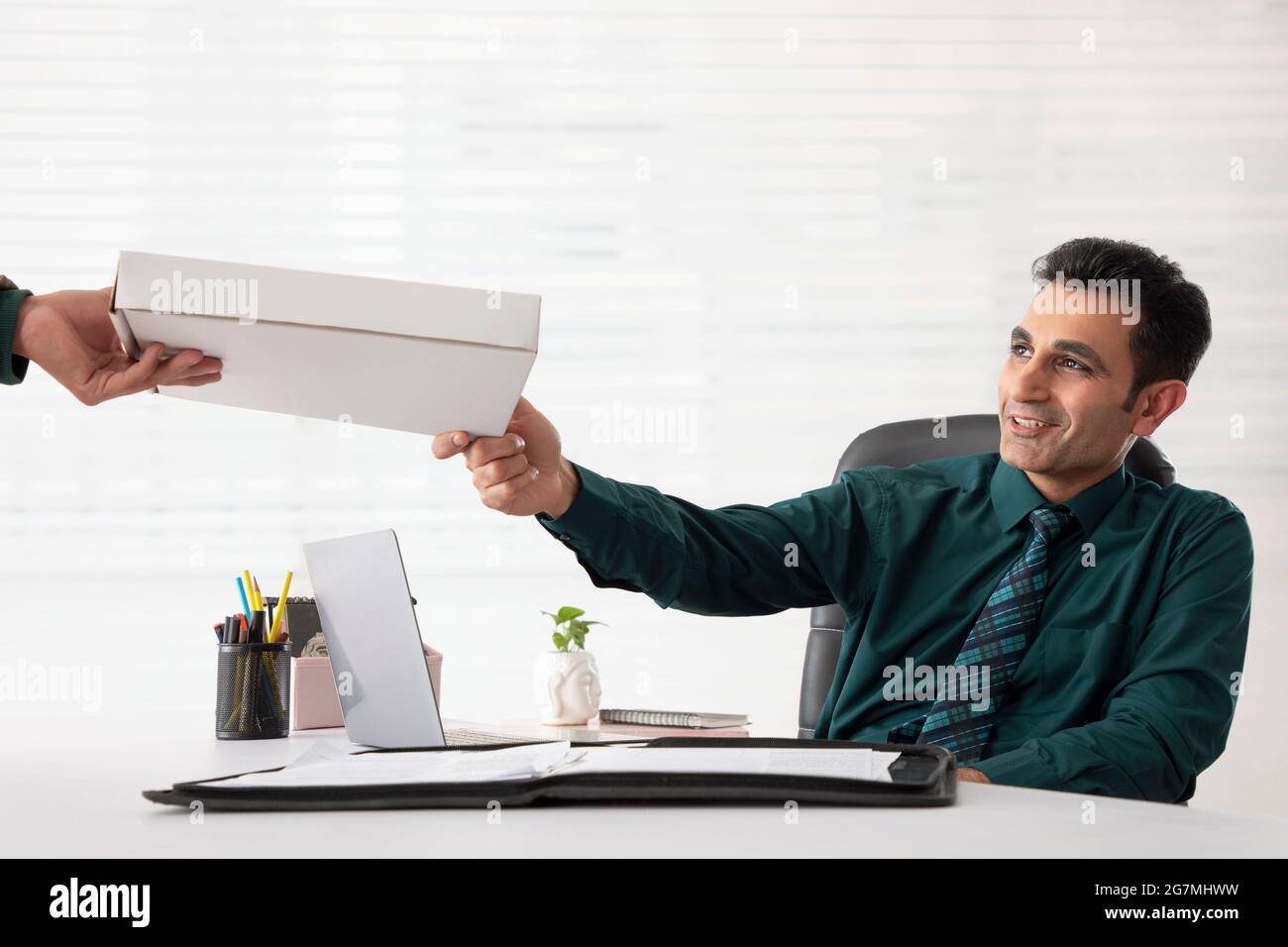 Handing plant hi-res stock photography and images - Alamy