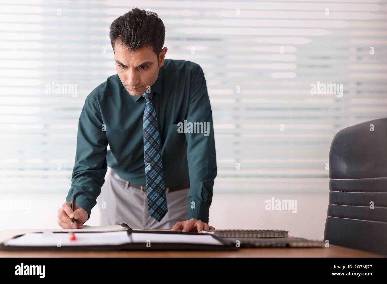 Standing while working hi-res stock photography and images - Alamy