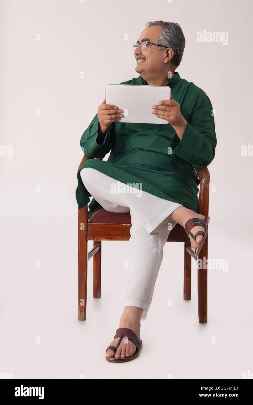 Old man sitting on chair hi-res stock photography and images - Alamy