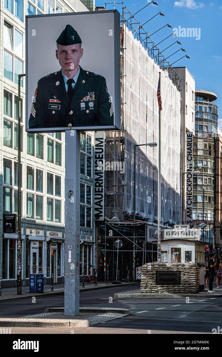 Us army checkpoint hi-res stock photography and images - Alamy