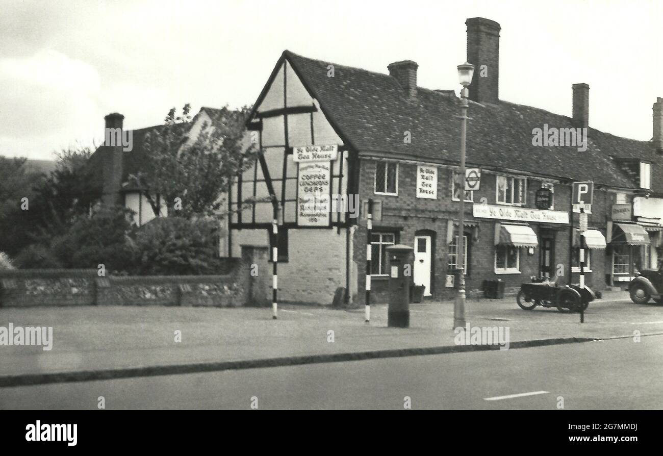 Vintage Postcard image of the Old Malt House tea Rooms in Amersham in ...
