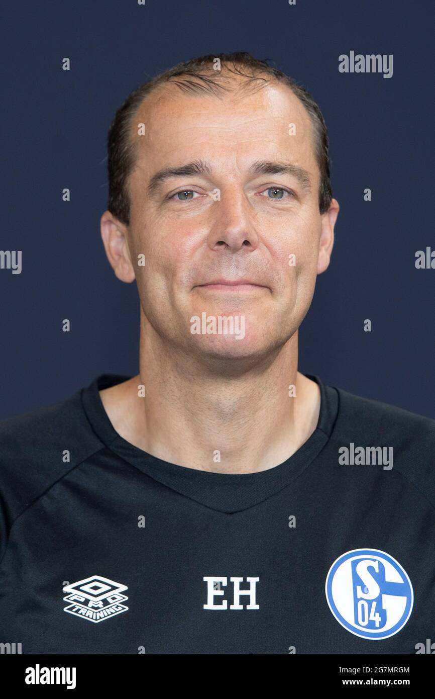 Portrait footballer in kit hi-res stock photography and images - Alamy