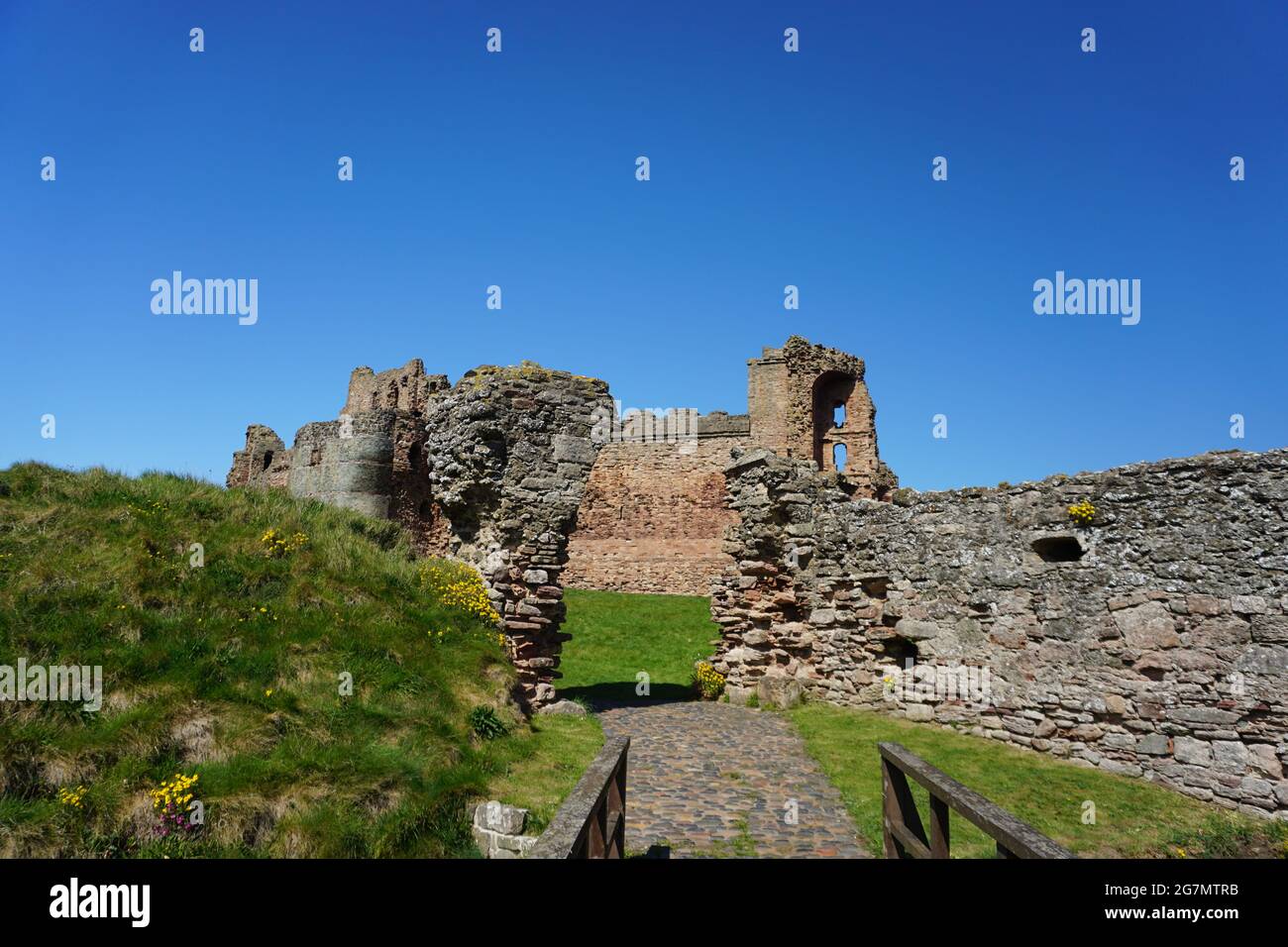 Scotlands last great medieval castle hi-res stock photography and ...