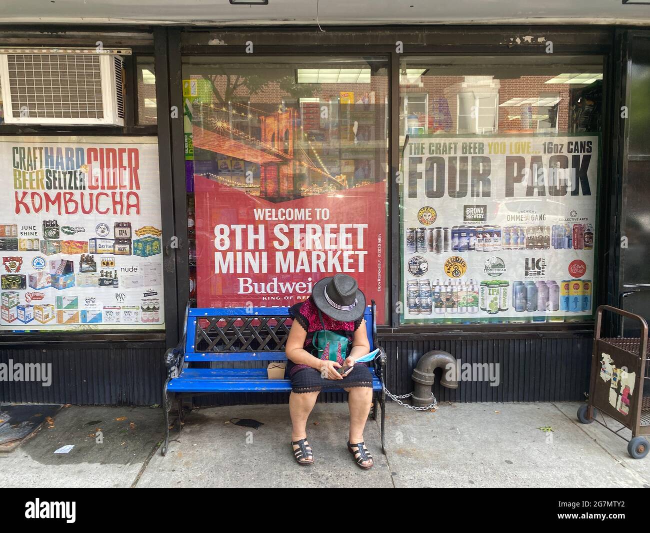 Grocery deli bodega market store hi-res stock photography and images ...