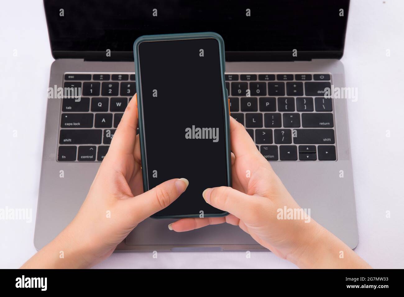 Hand screens hi-res stock photography and images - Alamy