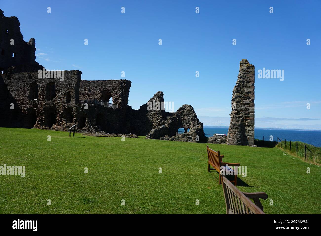 1300s castle hi-res stock photography and images - Alamy