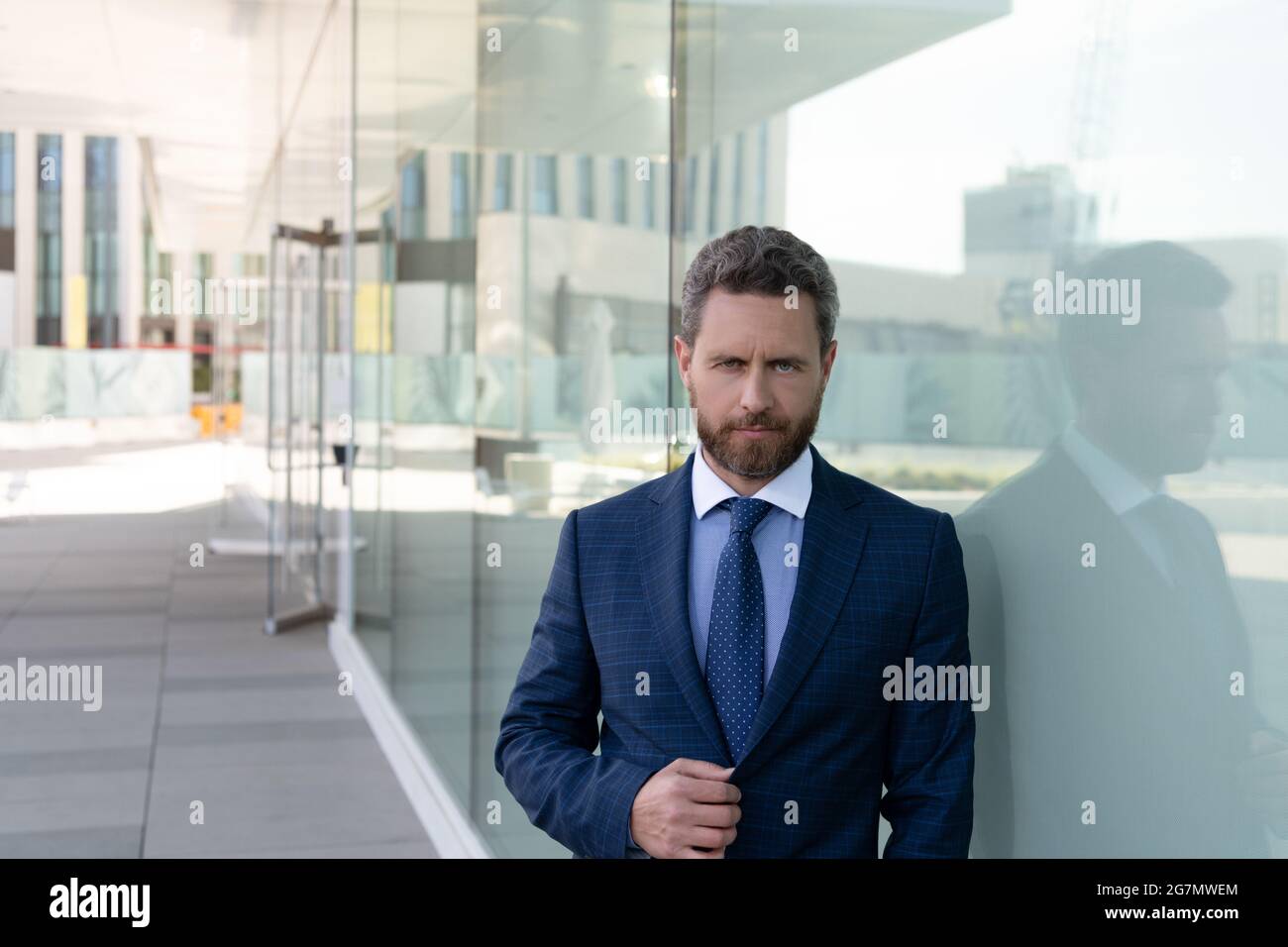 Professional man outside hi-res stock photography and images - Alamy