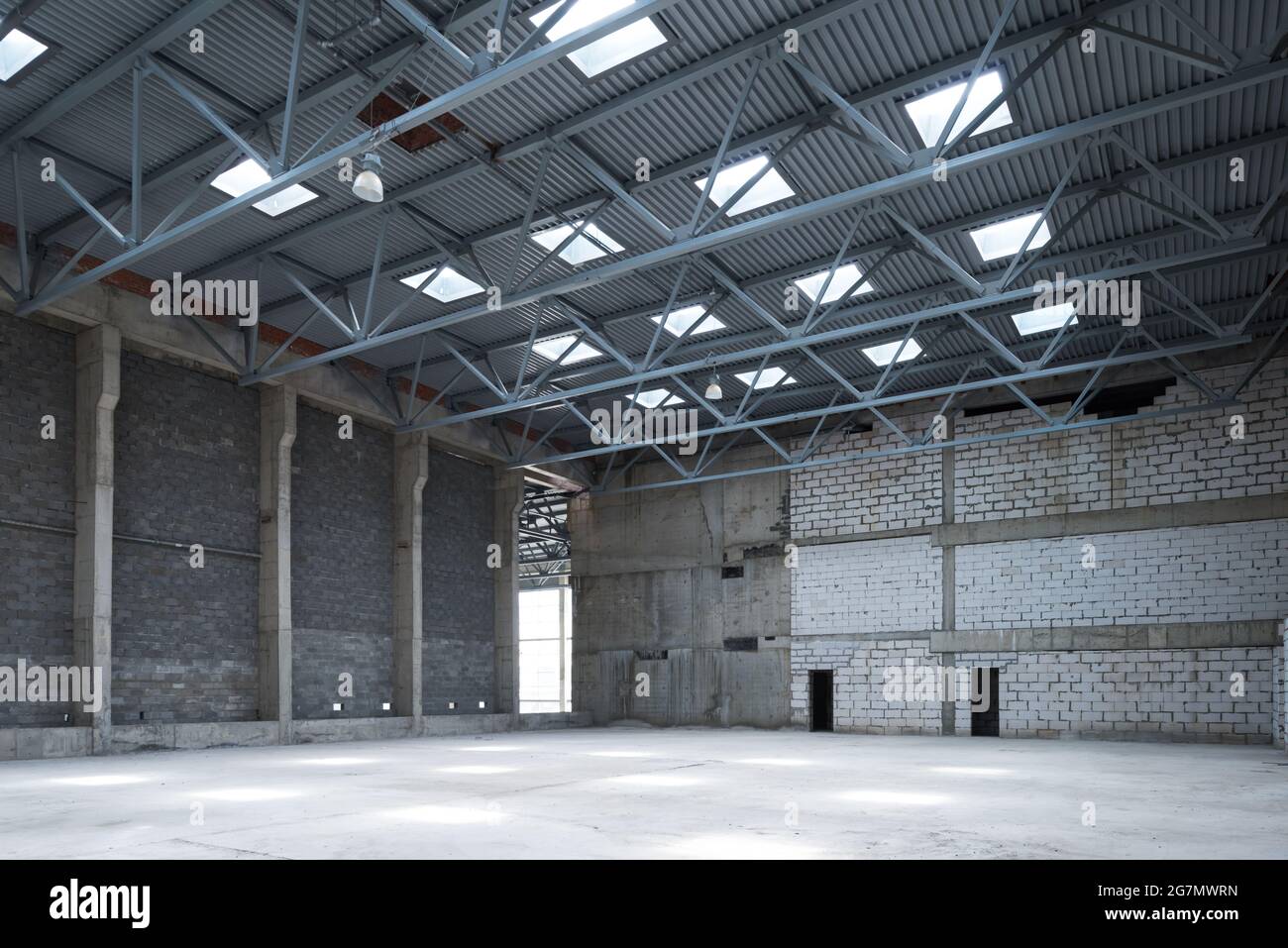 Empty room with construction site light hi-res stock photography and ...