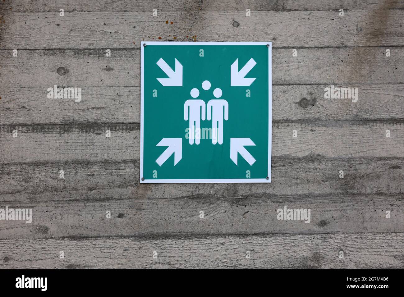 Meeting point for lost people hi-res stock photography and images - Alamy