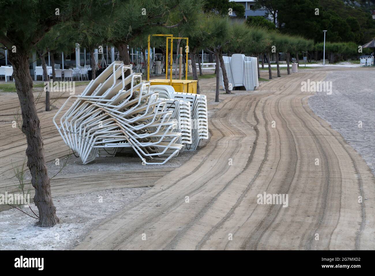 Sandy beach folded sun hi-res stock photography and images - Alamy