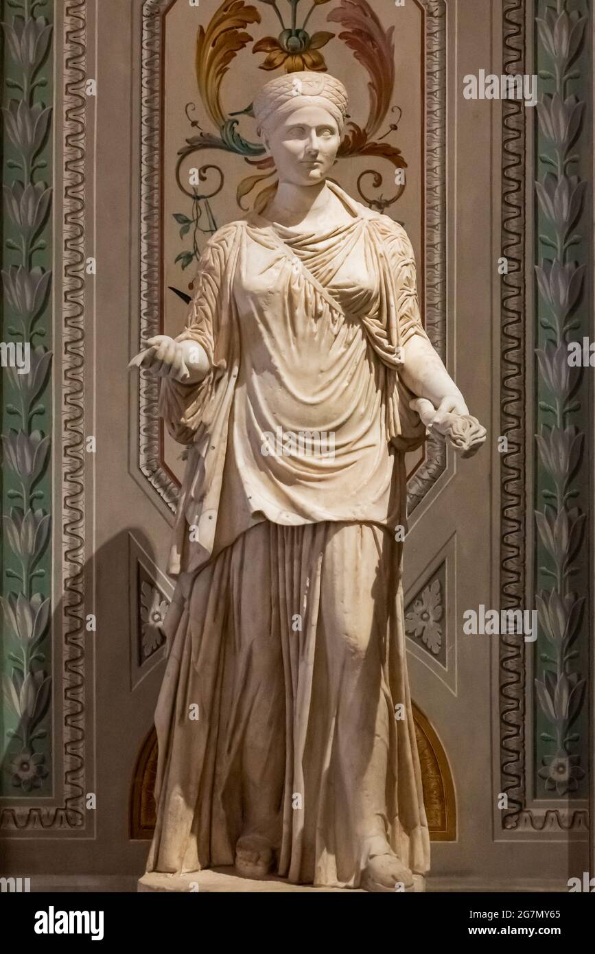 Medieval italian statue hi-res stock photography and images - Alamy
