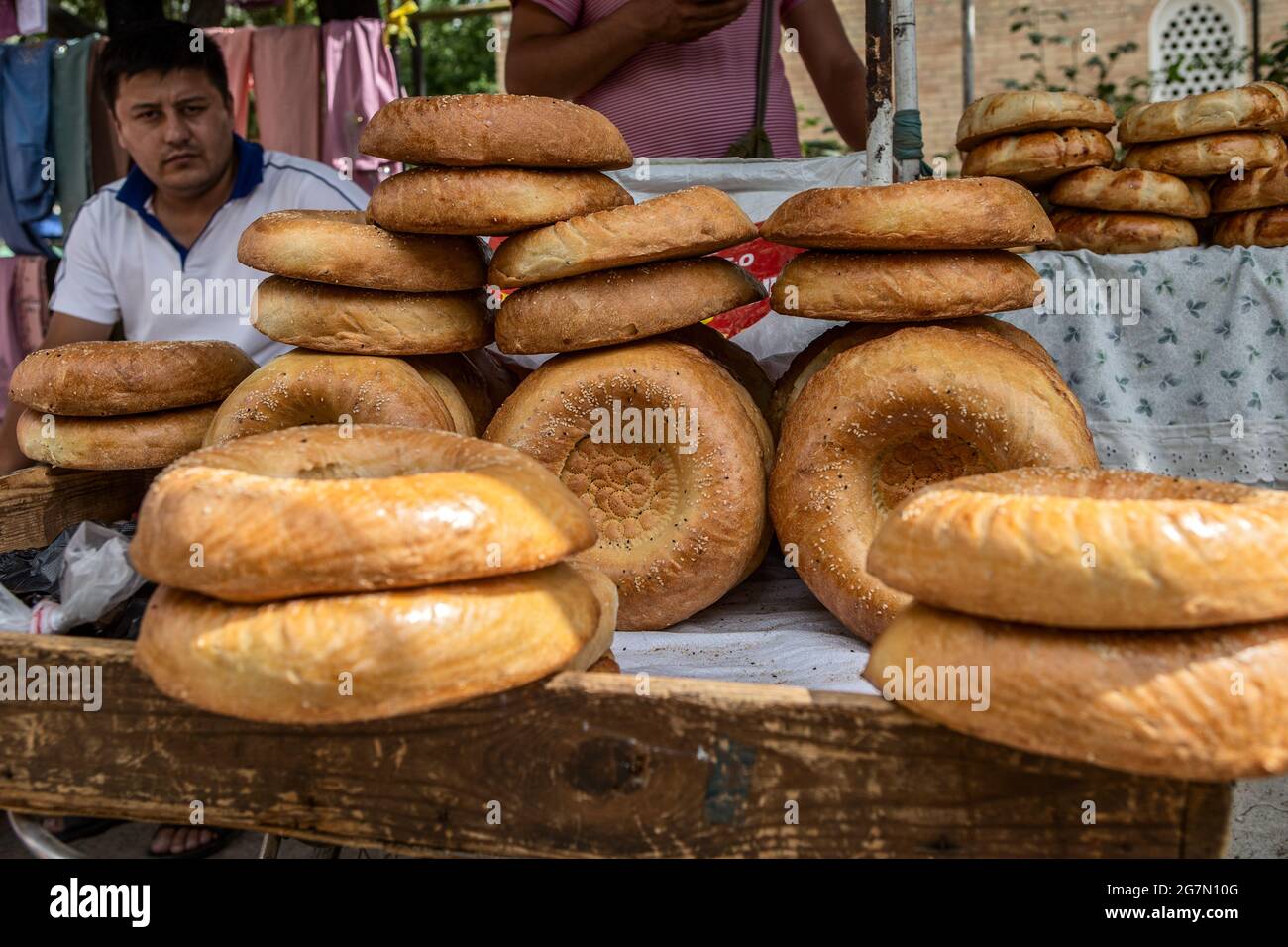Tashkent bread selling hi-res stock photography and images - Alamy