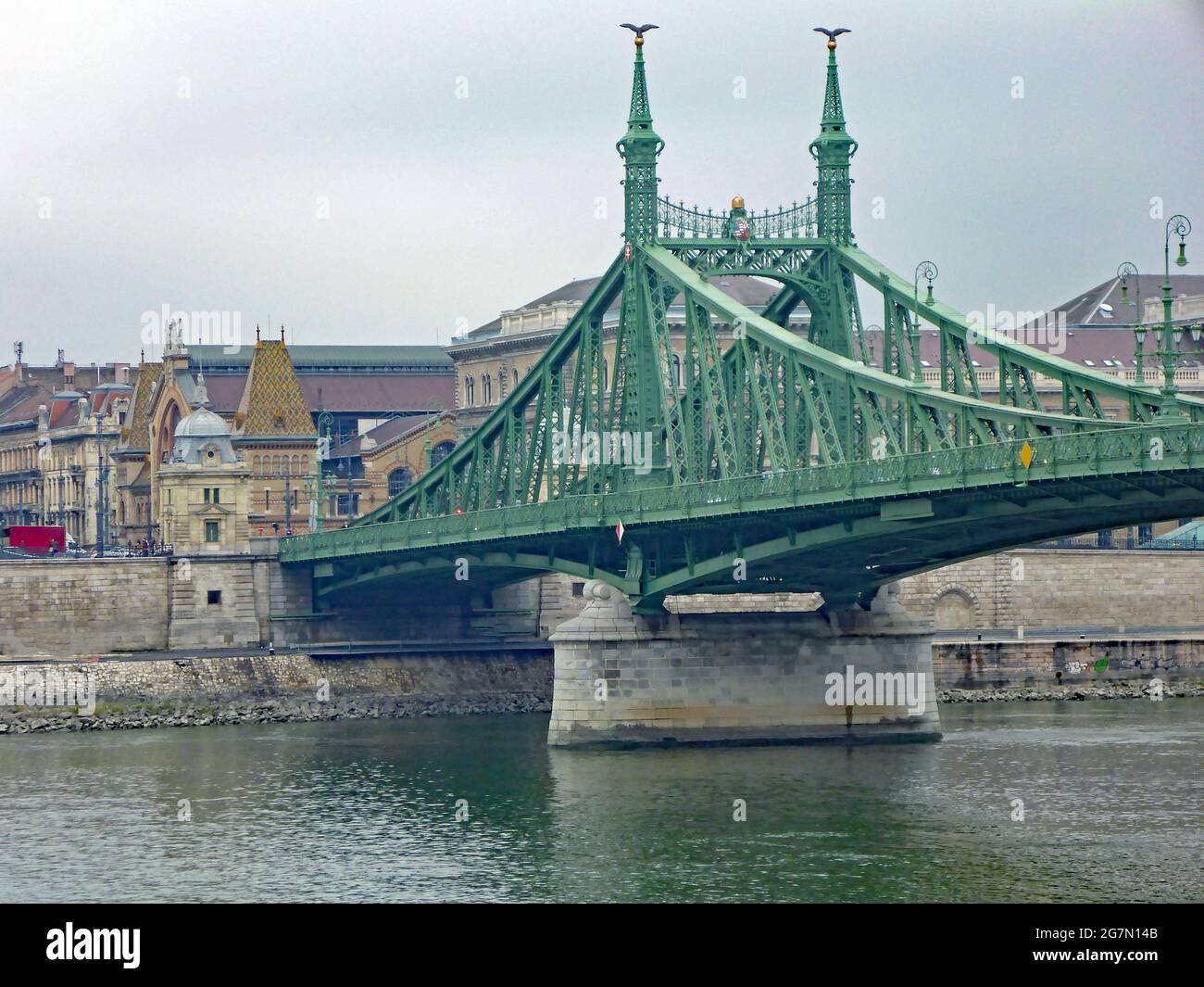 Ponte sul danubio hi-res stock photography and images - Alamy